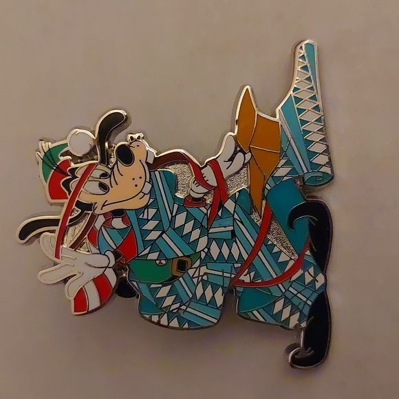 Disney | Jewelry | Disney Goofy Pin | Poshmark